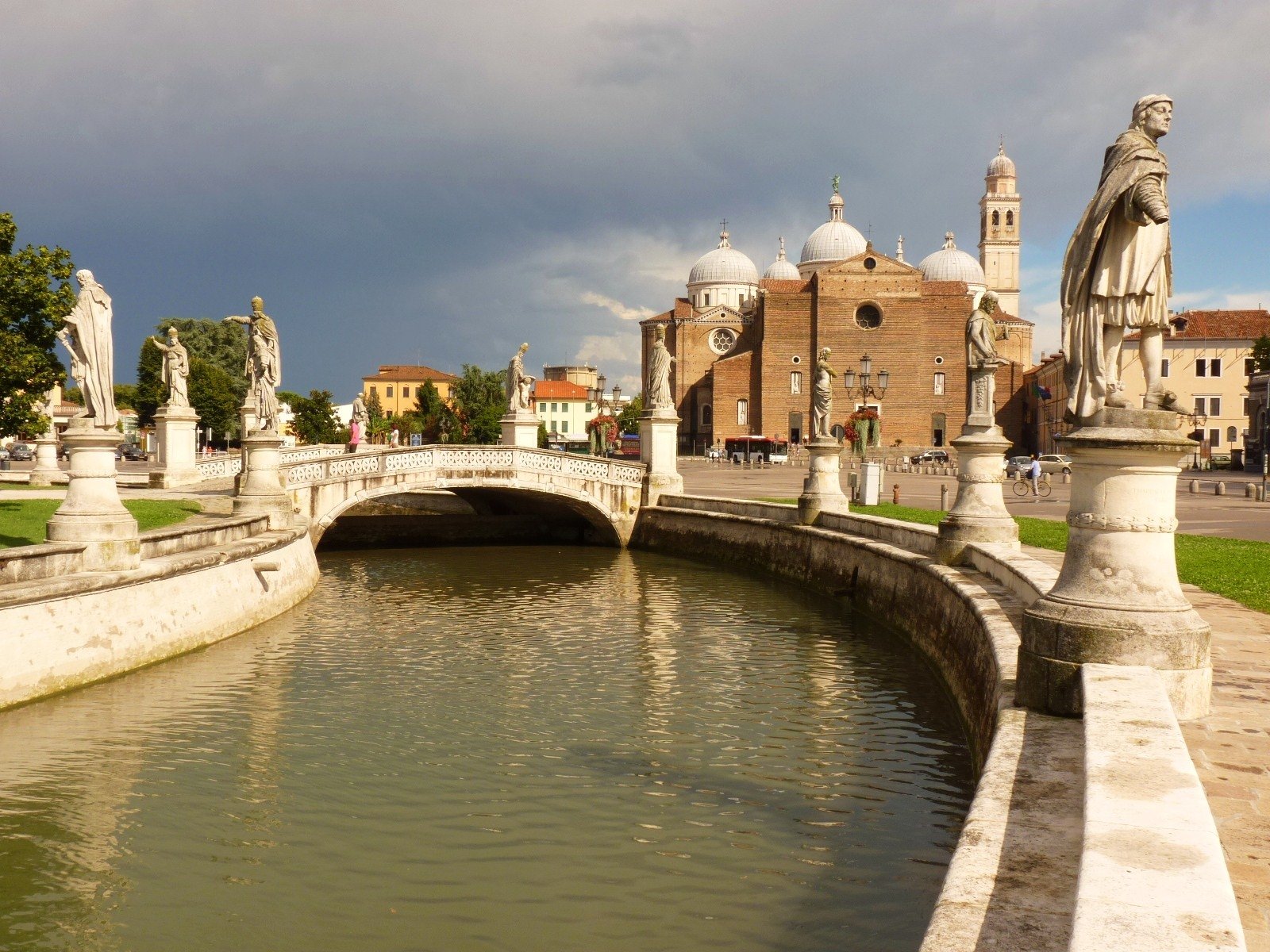 Prato della Valle - Water Museums of Venice